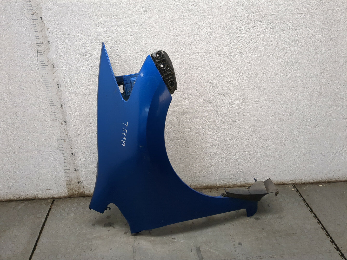Крыло правое переднее Toyota Auris E15 Б/У