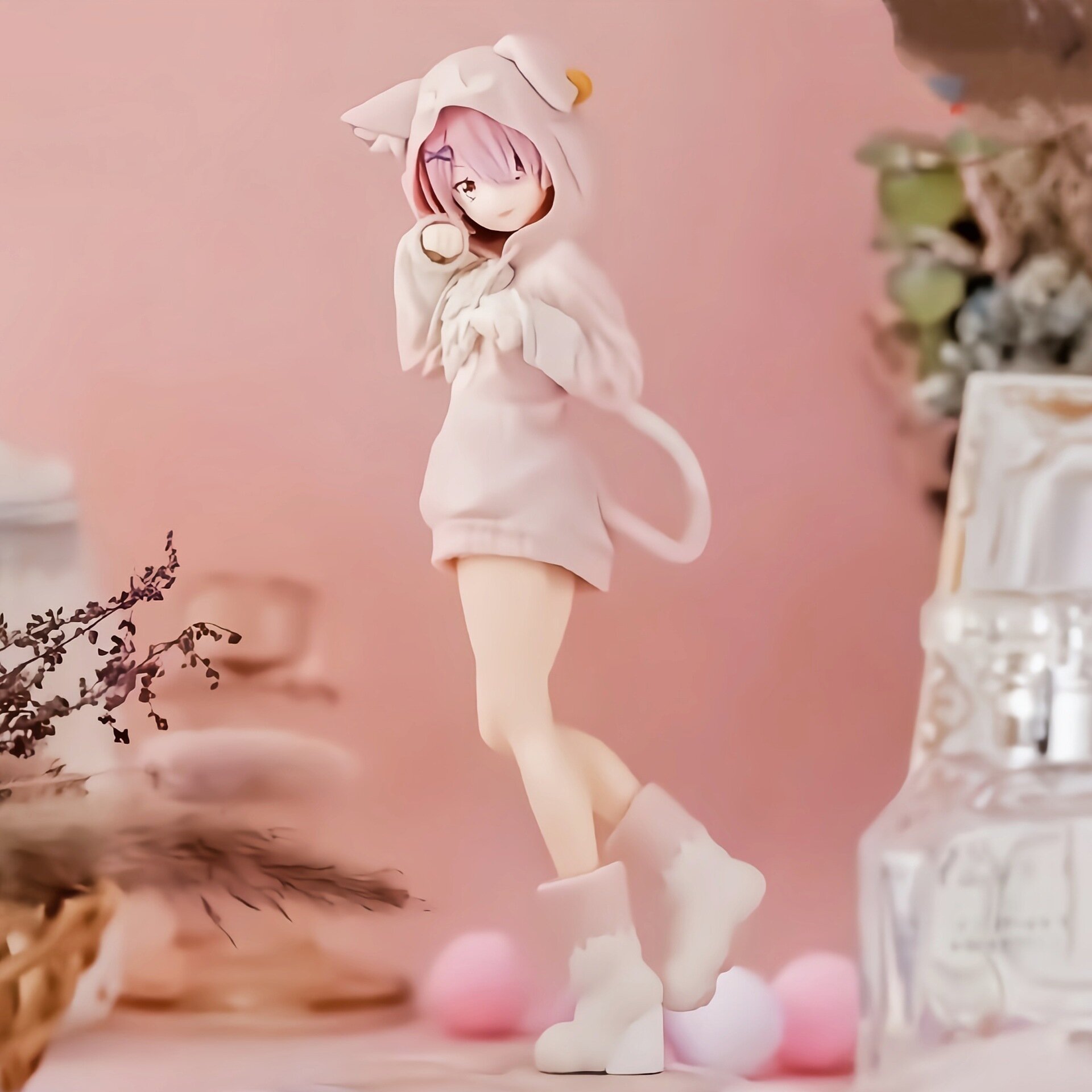 Фигурка-украшение Re: Zero -Starting Life in Another World- с кошачьими ушками Рем и Сакурой Рем.