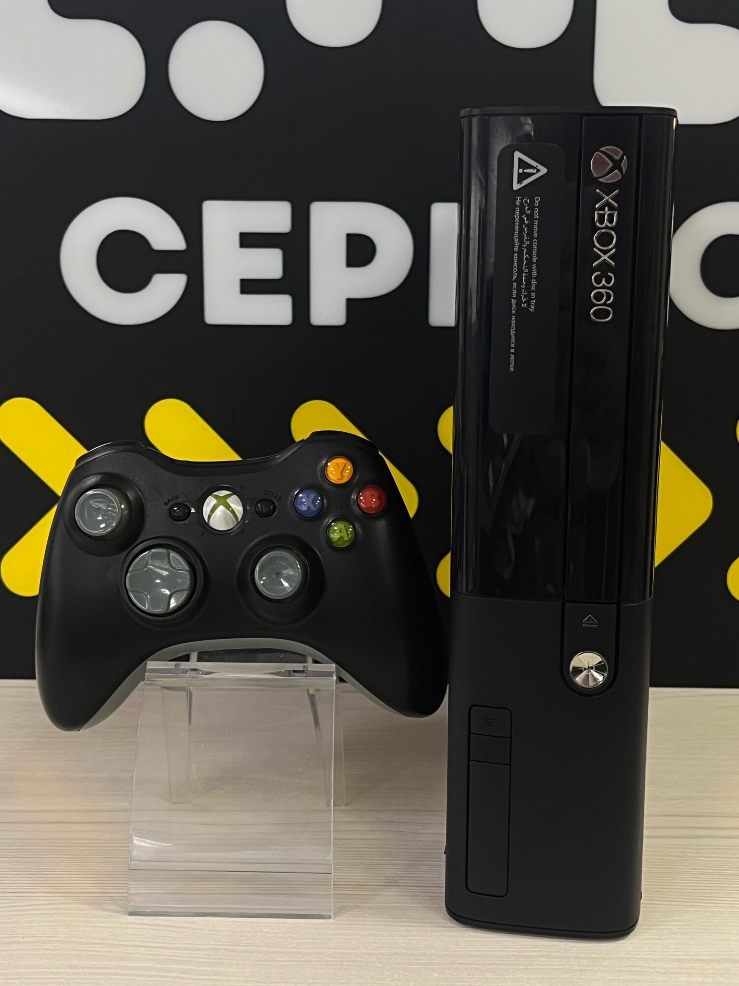 Игровая приставка Xbox 360E + 1 геймпад, 4 ГБ, 1 терафлоп, чёрная