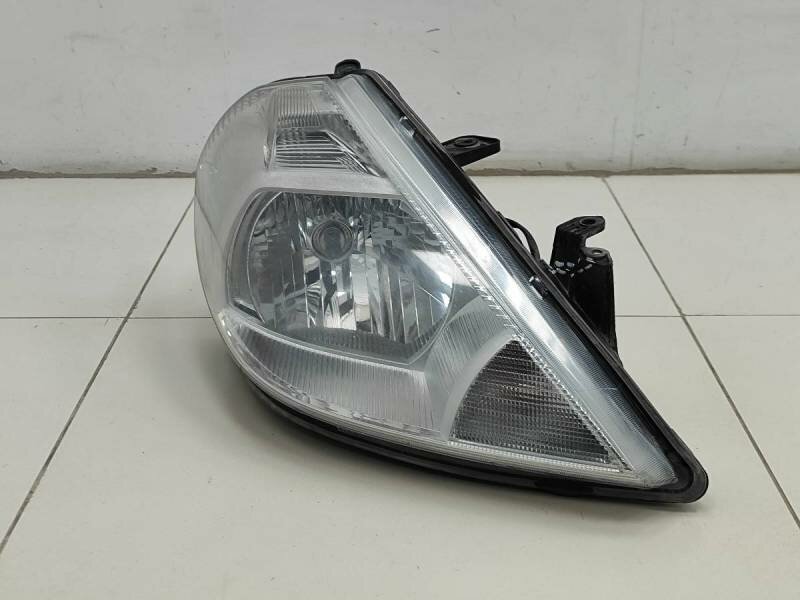 Фара правая Nissan Tiida C11 2004-2014