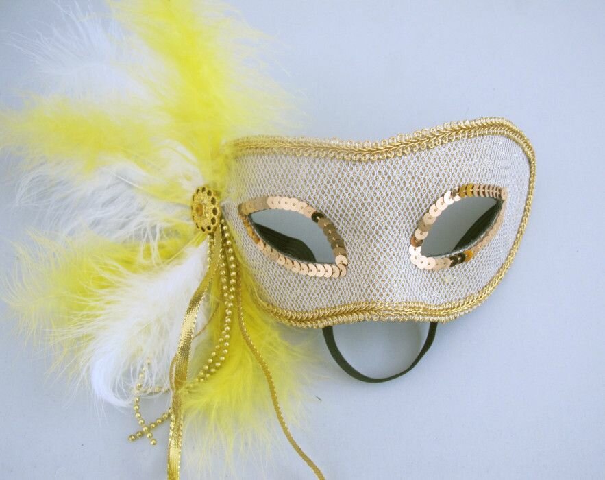 Венецианская маска от I-Brigth Company, 17см, белая с желтым пухом