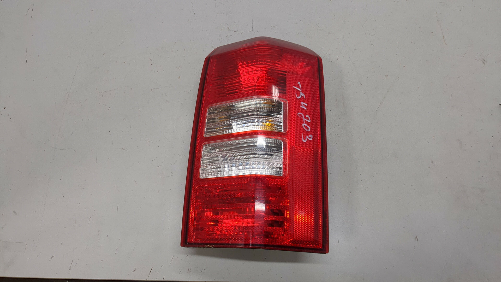 Фонарь (задний) правый Jeep Patriot Б/У