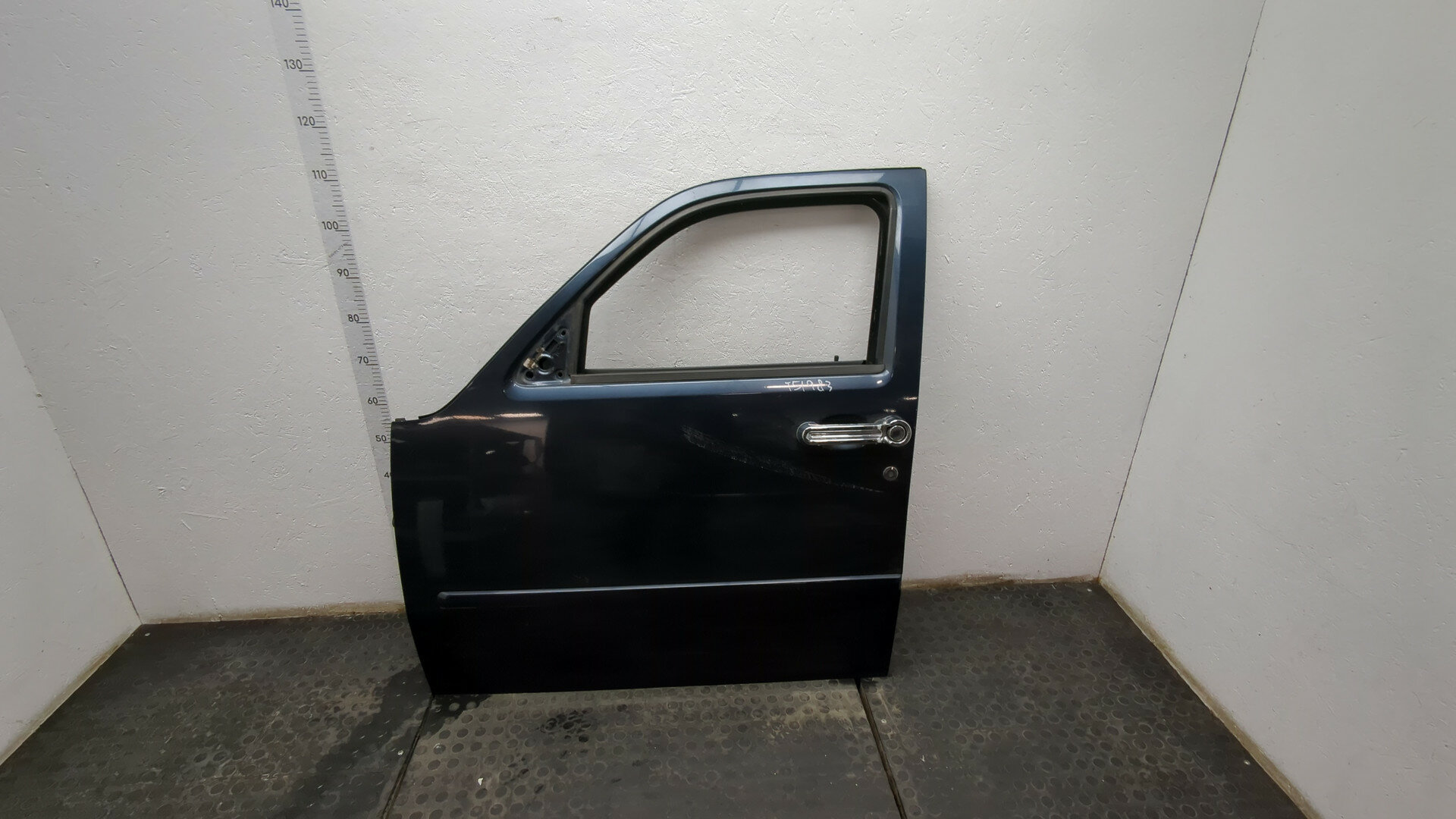 Дверь боковая (легковая) левая передняя Dodge Nitro Б/У