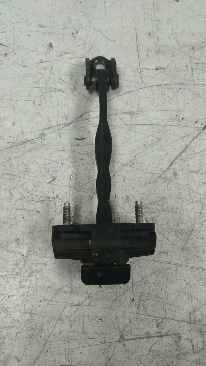 Ограничитель открывания двери передней правой Ford Focus 3 (2011 - 2015)