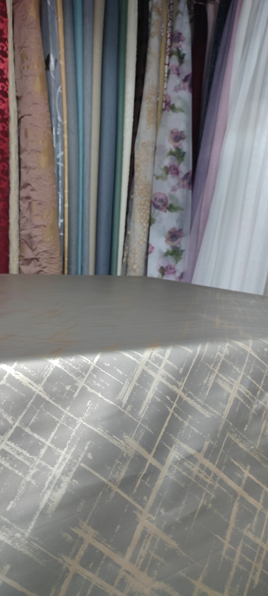 Клеенка ПВХ Рулон оптом 1.40м.*10 м. на тканевой основе, без запаха однотонная