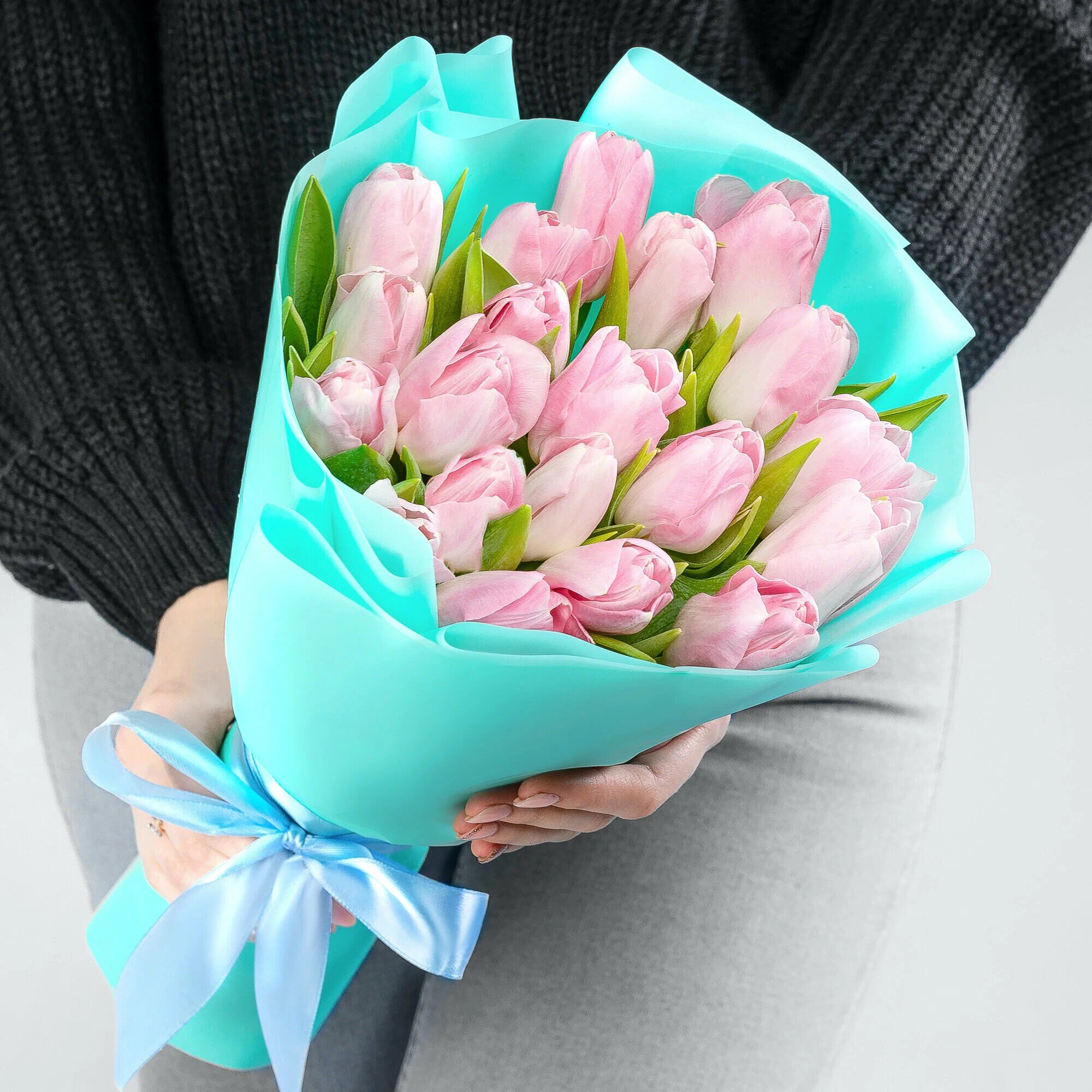 Тюльпаны/ Розовые тюльпаны букет 19 штук/ Тюльпаны с доставкой по Москве/ Цветы к 8 марта