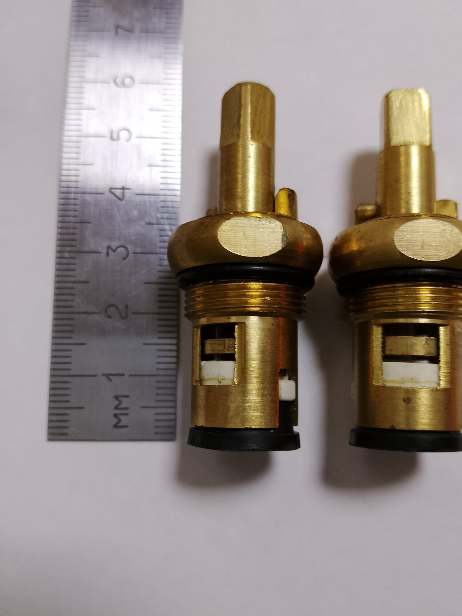 Кран-букса для смесителя , квадрат, латунь, в комплекте 2 штуки.