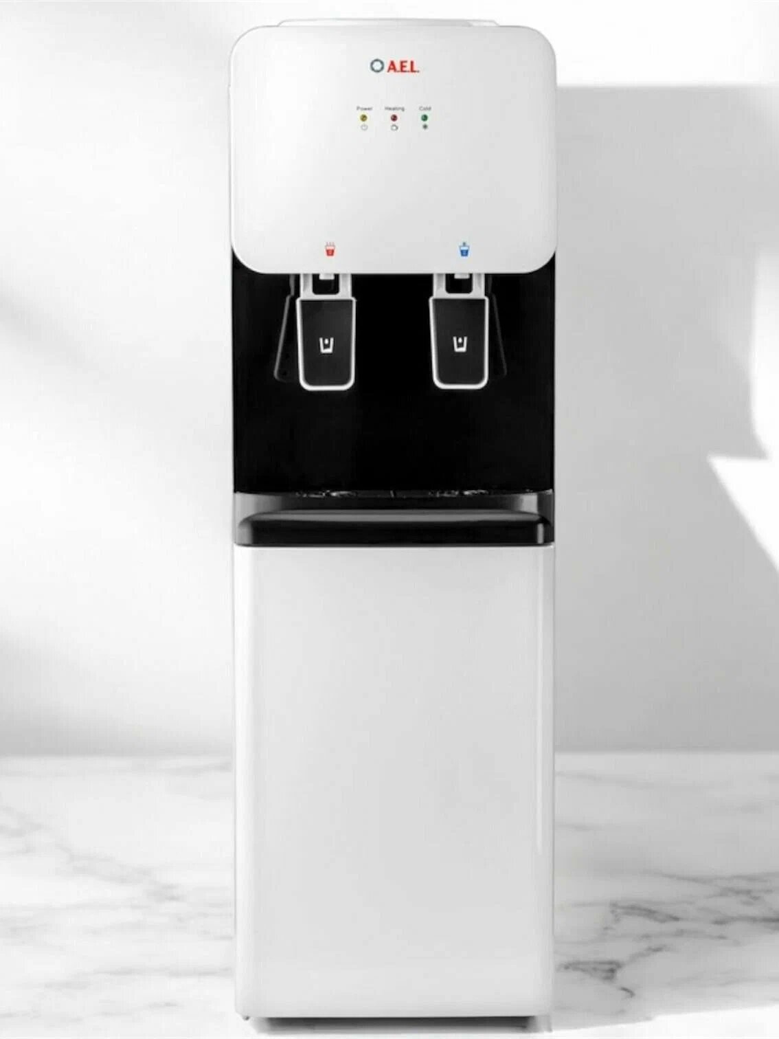 A.E.L. LD-85C, гарантия 12мес. Нагрев, охлаждение, шкафчик. Цвет белый.