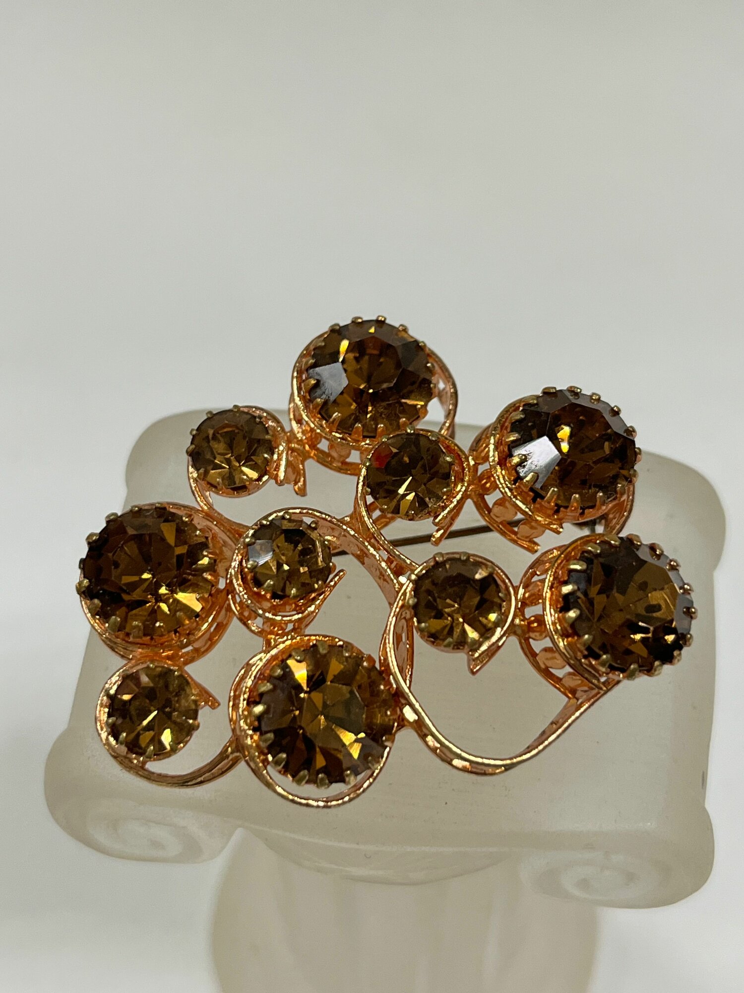 Винтажная чешская брошь крупная, коньячное стекло, Яблонекс времён СССР