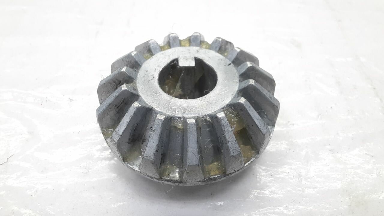 Коническая прямозубая шестерня 15 для рейсмусового станка MAKITA 2012NB арт 226786-0