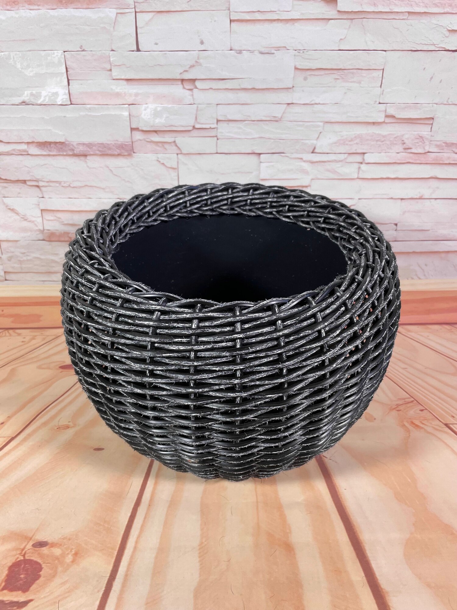 Кашпо/горшок из искусственного ротанга. 15 литров. Сажа.