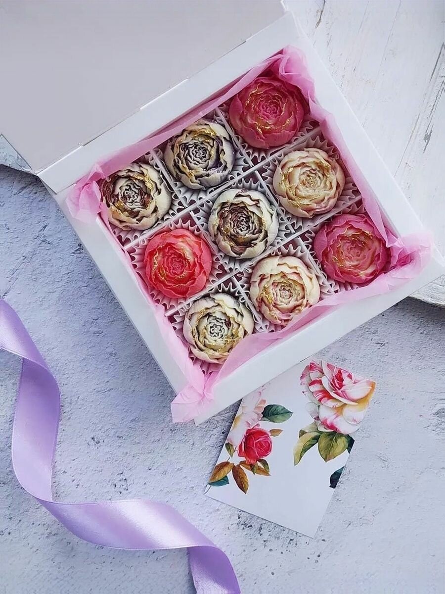 Сладкий подарок на день рождения/8 марта Шоколадные пионы в коробке Нebыковы и ко