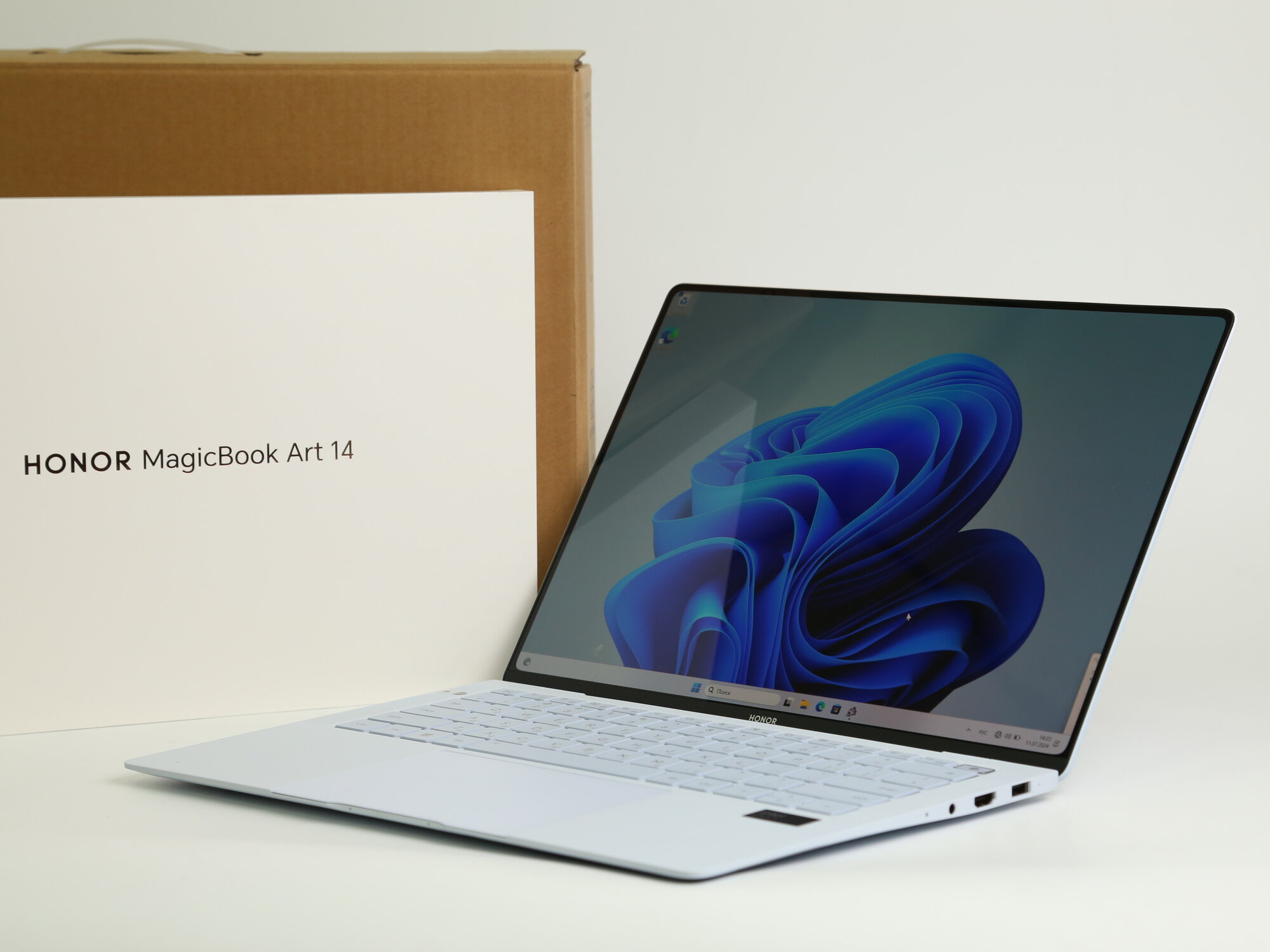 Honor MagicBook ART 14 MRA-7211 14.6" OLED 3120X2080 120Hz Ultra 7-155H 32GB LPDDR5X 1024GB SSD