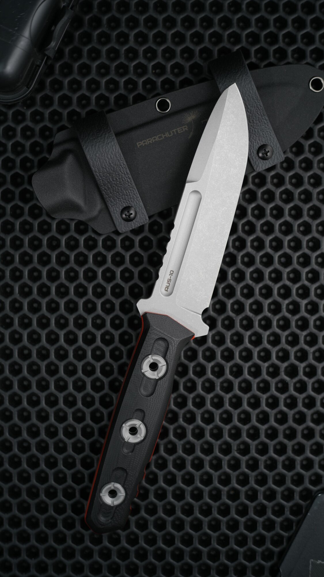 Нож тактический Parachuter (AUS-10 SW, G10 Black/Red)