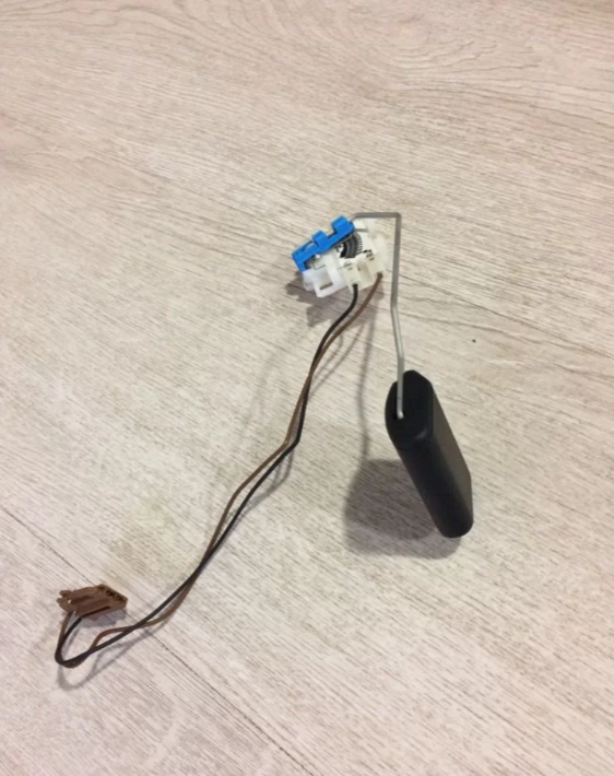 Датчик уровня топлива Солярис Рио, Б/У