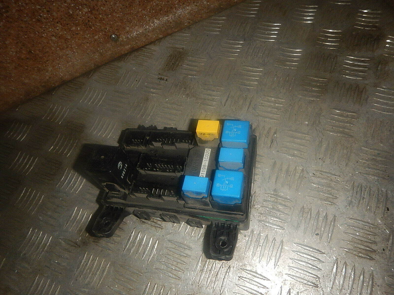 Б/У Блок предохранителей, Hyundai (Хендэ)-GETZ 2 (05-) HYUNDAI GETZ 2 (05-11) Салонный. Деформация корпуса. 302552 Hyunda...