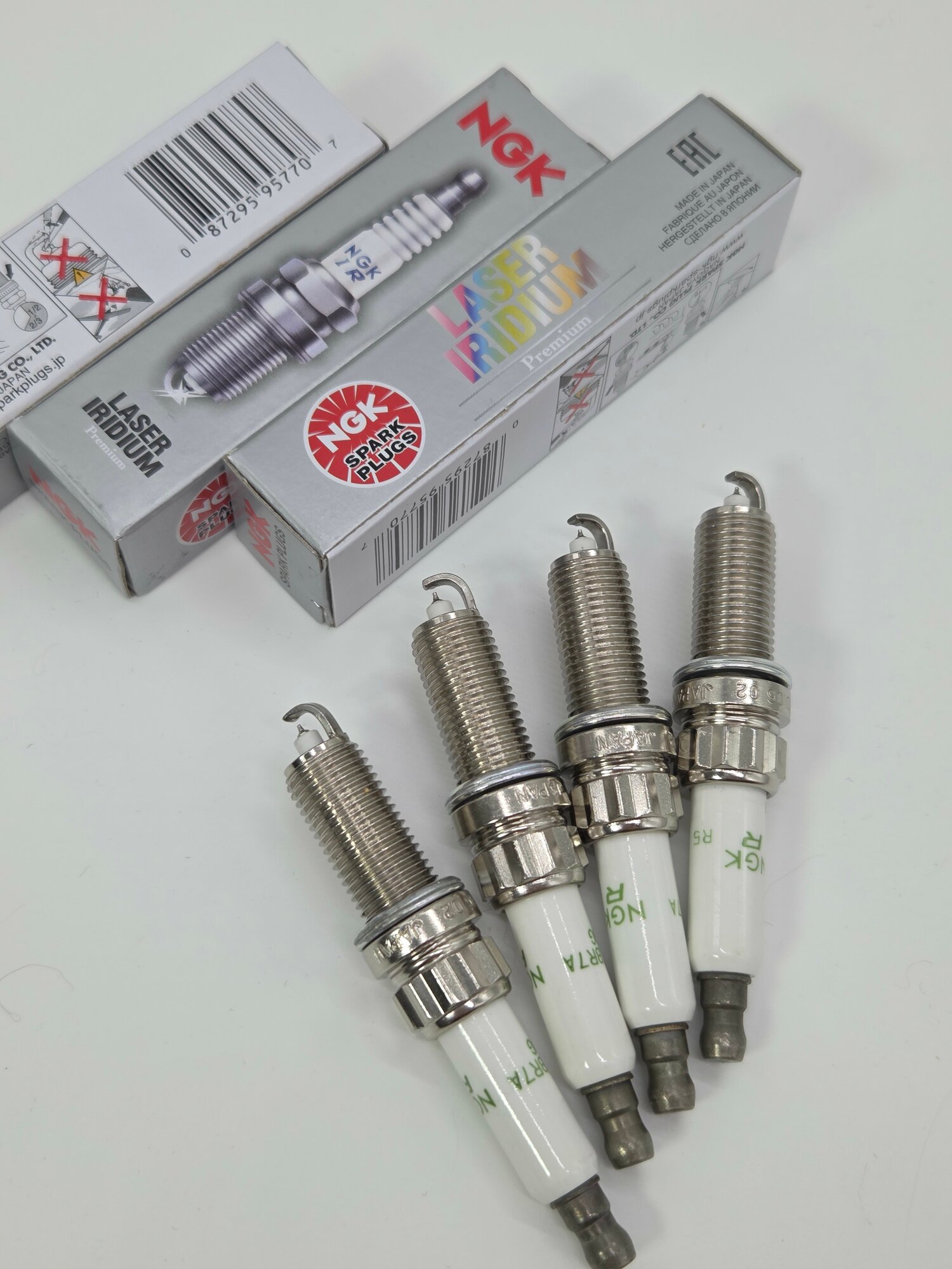 Иридиевые свеча зажигания NGK ILZKBR7A-8G (5992, 166921) M12, 0.8 мм, 4 шт для Peugeot/Citroen Пежо Ситроен