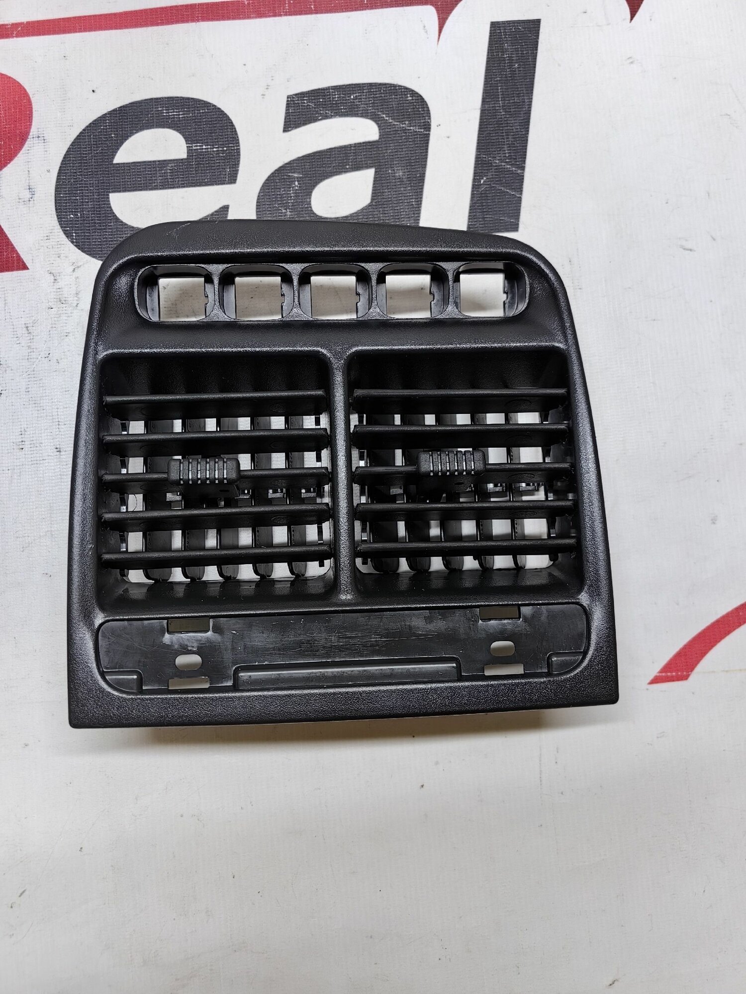 Сопло (дефлектор) вентиляции салона центральное в сборе для 2110-2112 европанель