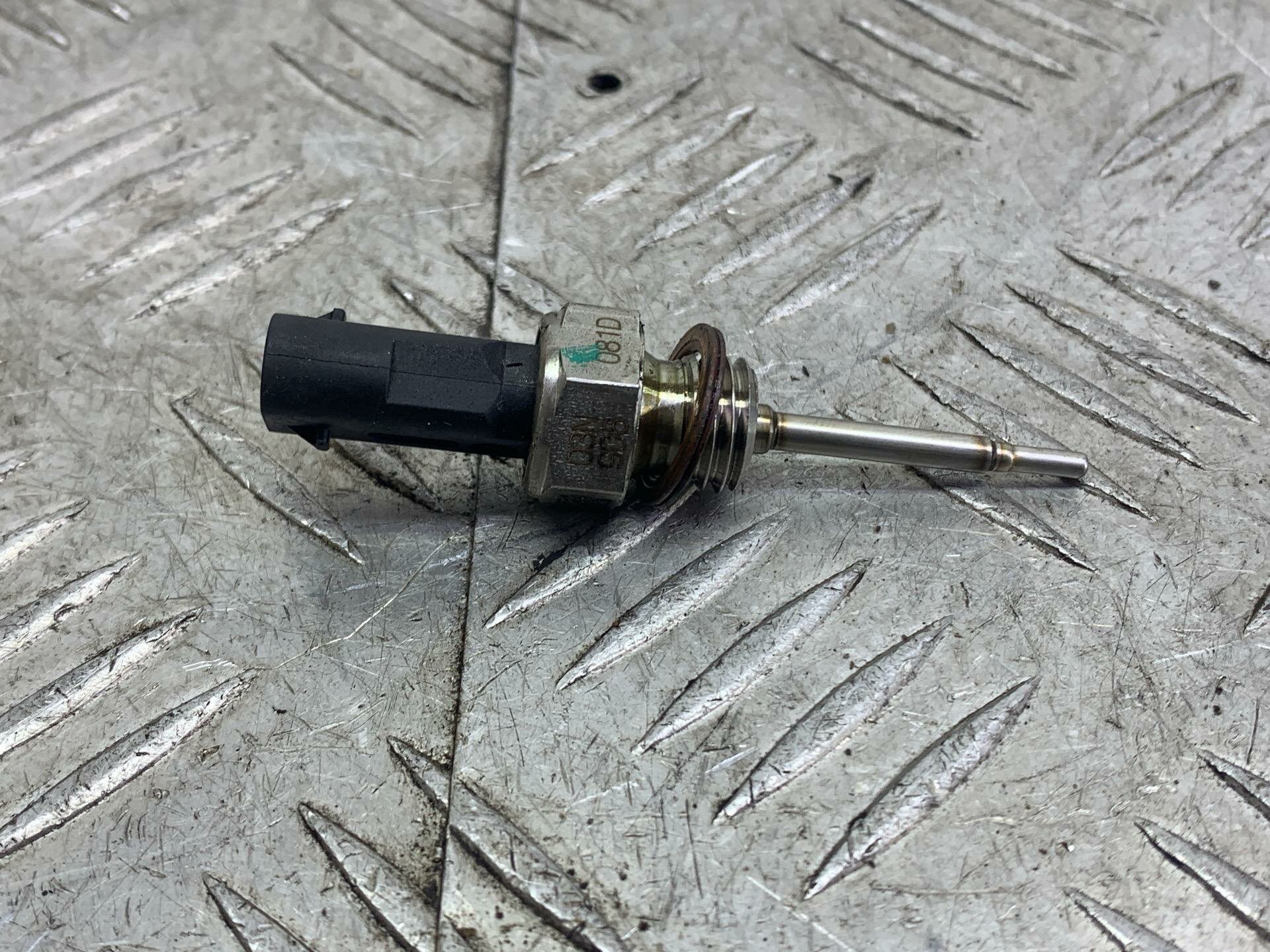 Датчик температуры в выпускном коллекторе Volkswagen Caddy 5 2022 03N906081D