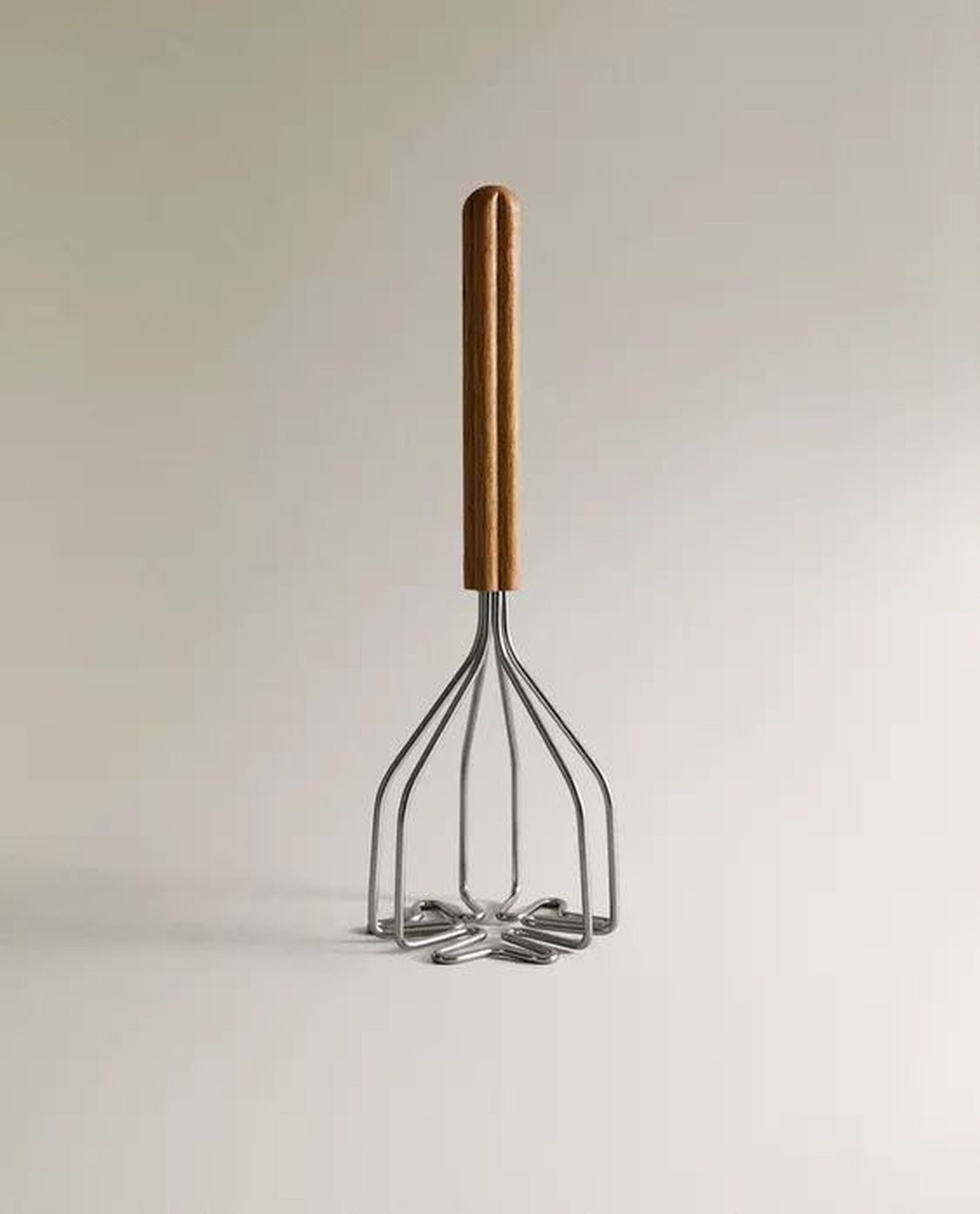 Толкушка ZARA HOME 8249/335/700, нержавеющая сталь, дуб, 28,2x8,5x9 см