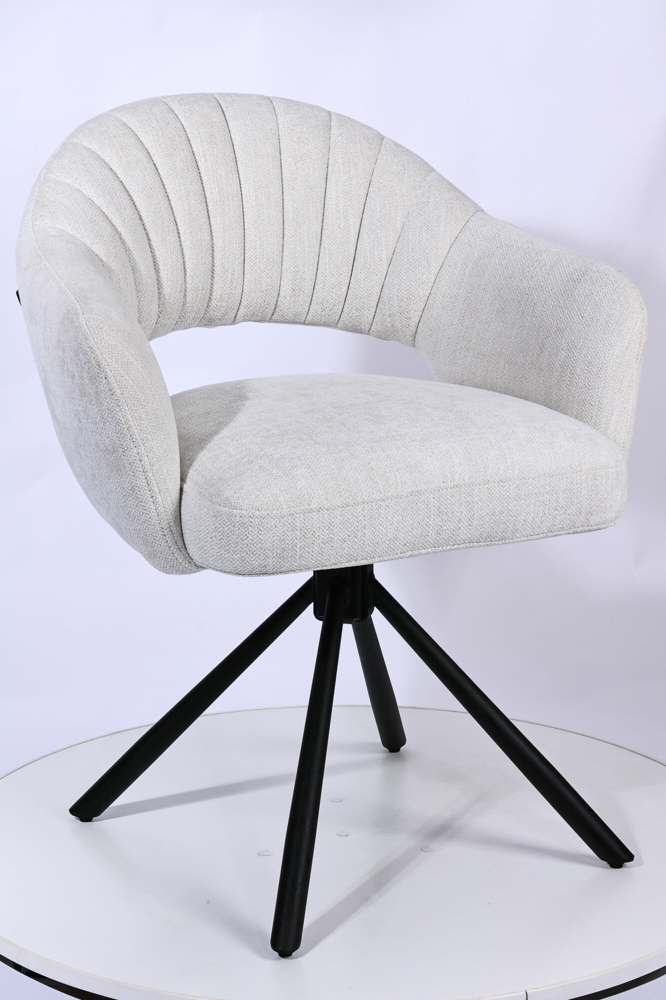 Стул-кресло Кристалл 1 шт, ножки черный, цвет белый, поворотный, мягкий, со спинкой, пружинный блок