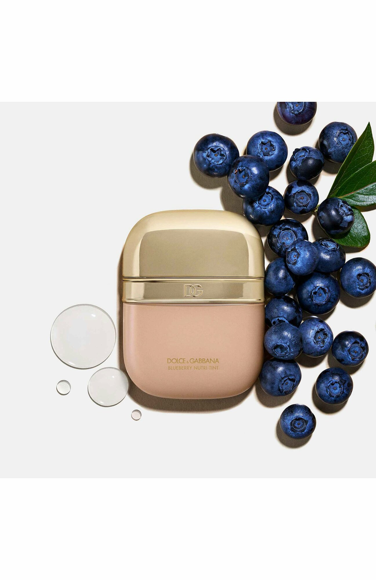 Увлажняющий тональный крем с эффектом сияния Blueberry Nutri-Tint SPF 20 PA+++, оттенок 15N Light Medium (30ml) Dolce & Gabbana