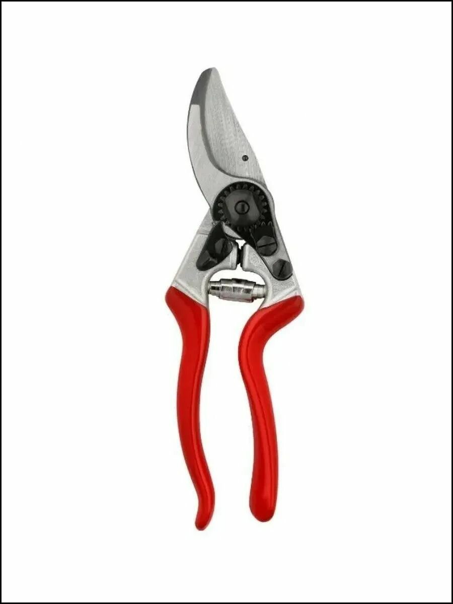 Эксклюзивный секатор Felco 8 применяется для обработки копыт у коз фермерского хозяйства.