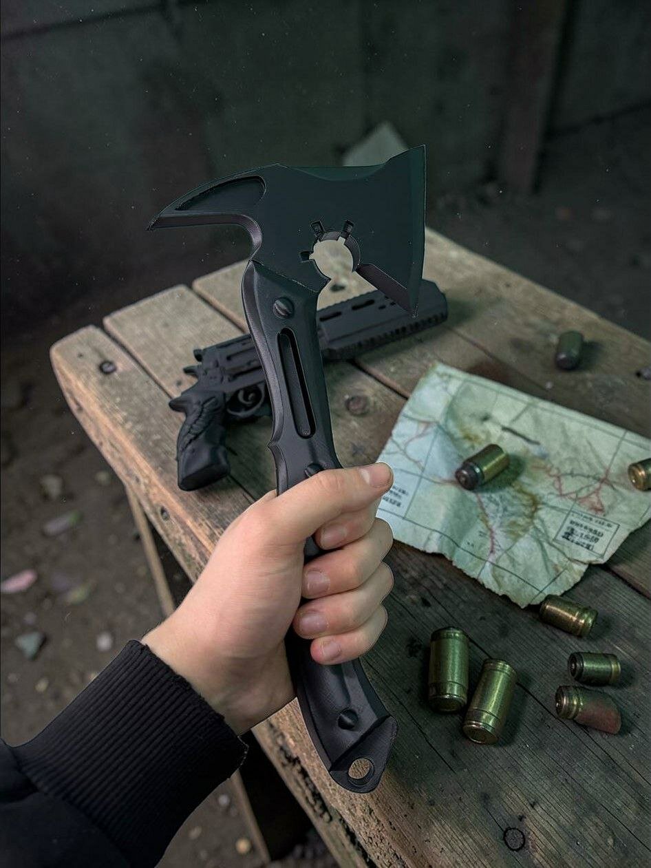 Топор Леона С. Кеннеди из игры Резидент Ивел Реквием / Leon S. Kennedy's axe from the game Resident Evil Requiem
