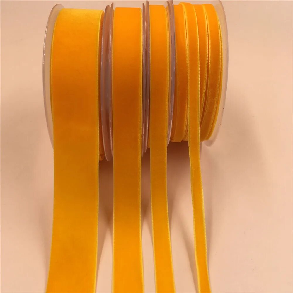 Желтая бархатная лента 6 мм, 10 ярдов, Golden Yellow V022