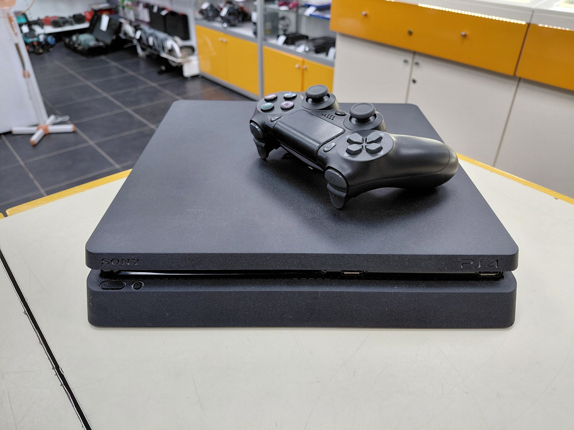 Игровая приставка Sony PlayStation 4 Slim 500GB, 1 геймпад, c дисководом