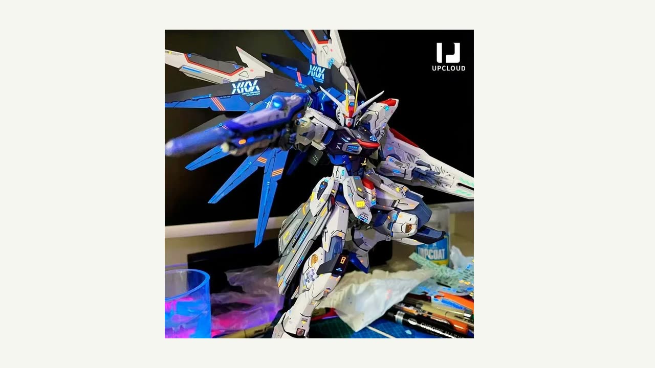 Сборная пластиковая модель Гандам Freedom Gundam 1/100, вес 3 кг — фото 1