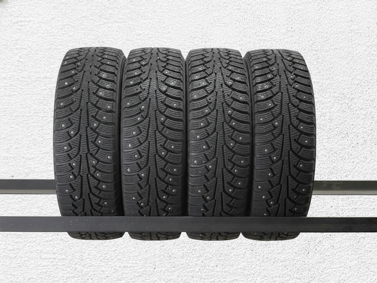 Комплект (4 шт) зимних БУ шин шипованные Nokian Tyres Nordman 5 185/65 R15 20% износ TSB052923