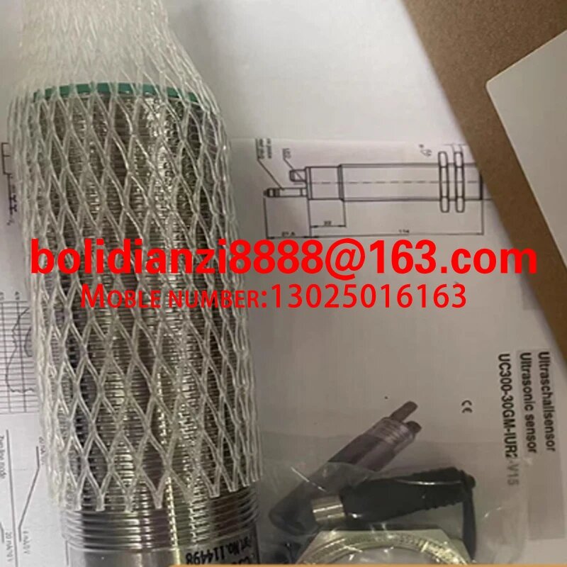 Ультразвуковой датчик UC300-30GM-IUR2-V15