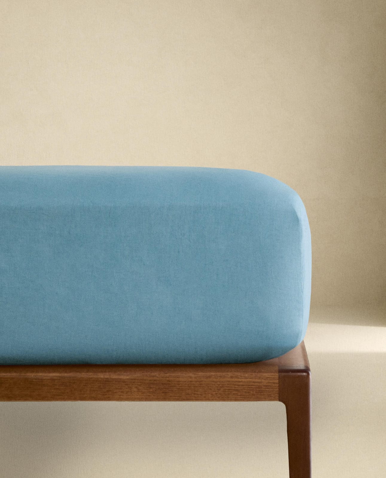 Простыня ZARA HOME на резинке из льна, синий, размер 180 x 200 x 30 см 4126/900/400-18