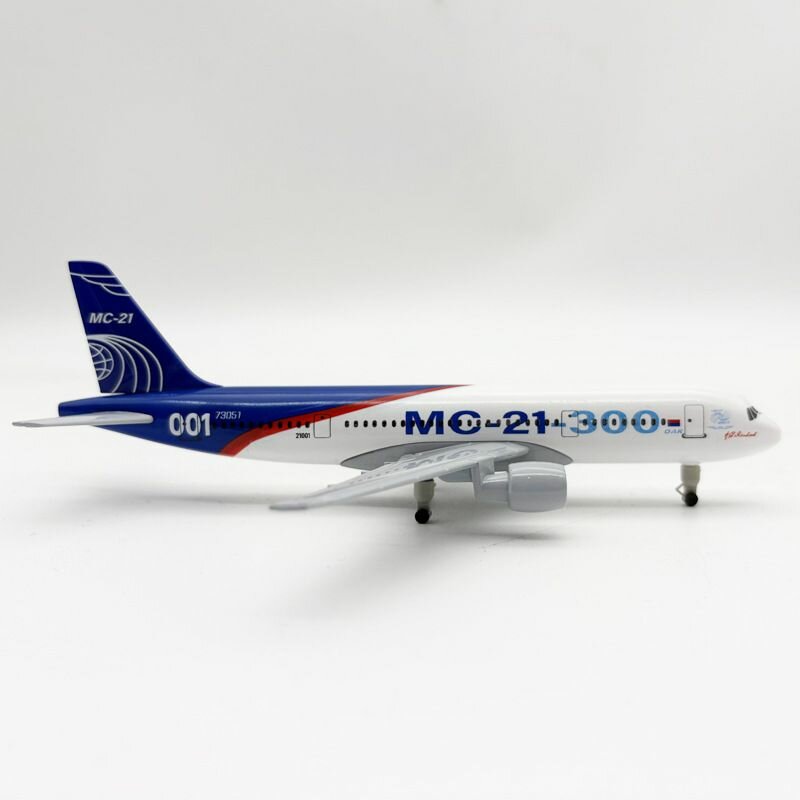 Модель Российского самолета МС-21 с шасси