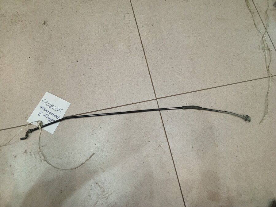 Держатель капота от Mazda 3 bk 2003-2009