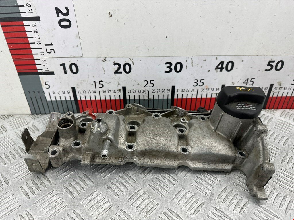 Крышка клапанная Skoda Fabia 1 03D103475C арт. 2272991