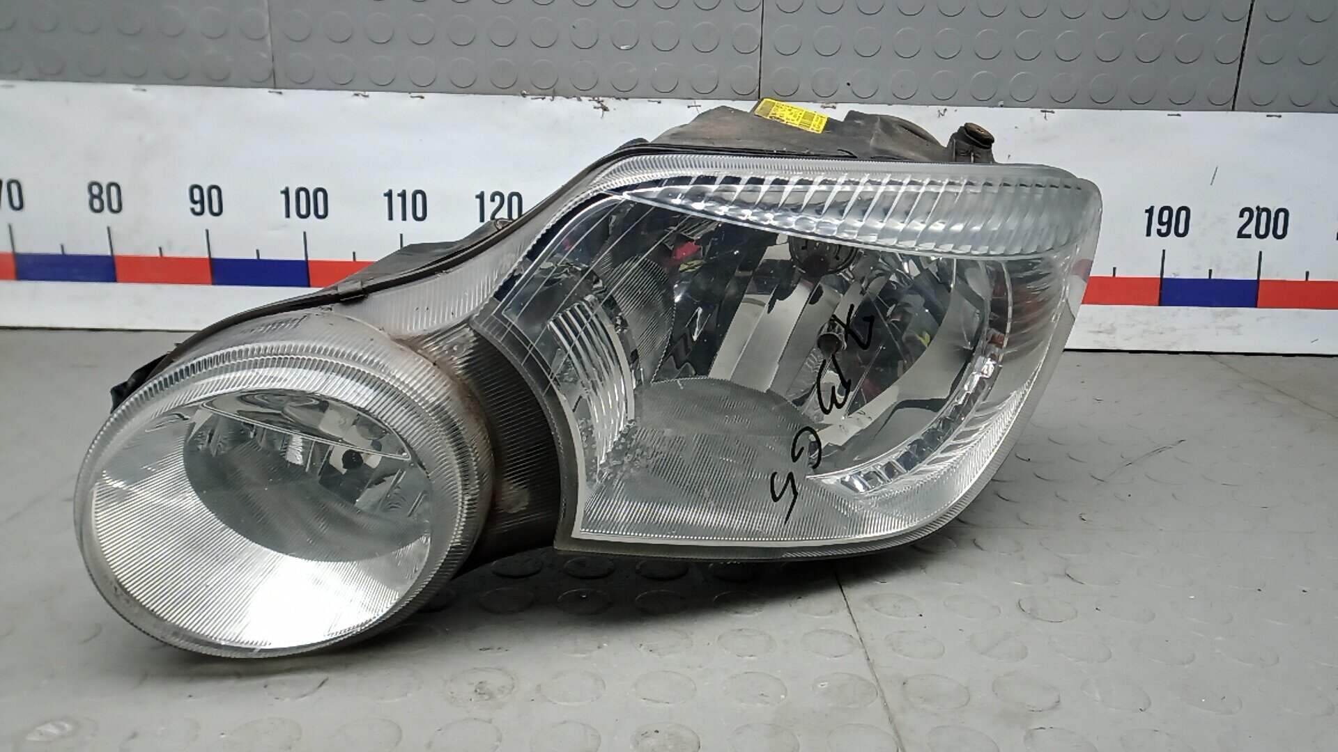 Фара левая SKODA YETI 1