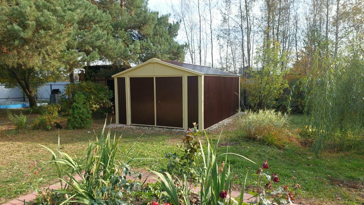 Металлический гараж 4x6x2.6 м, быстросборный с распашными воротами.