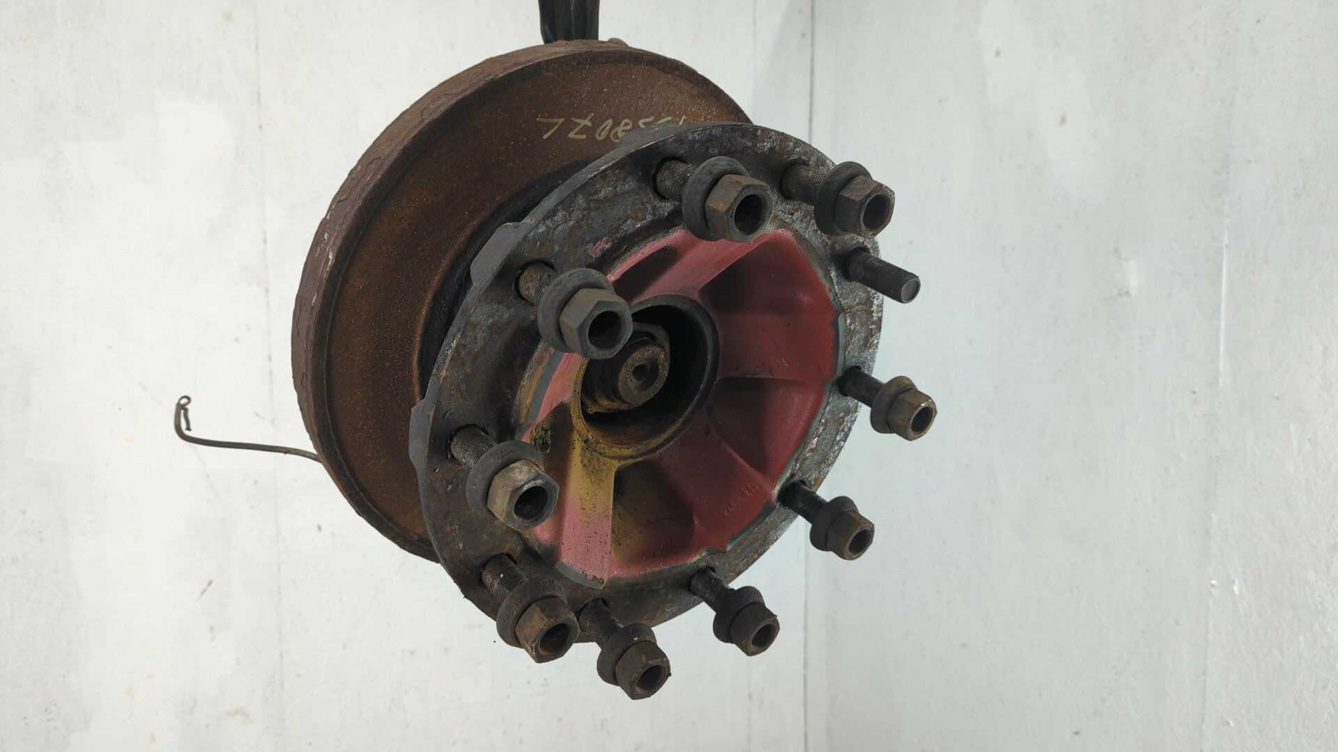 Ступица (кулак, цапфа) левая передняя Volvo FM Б/У