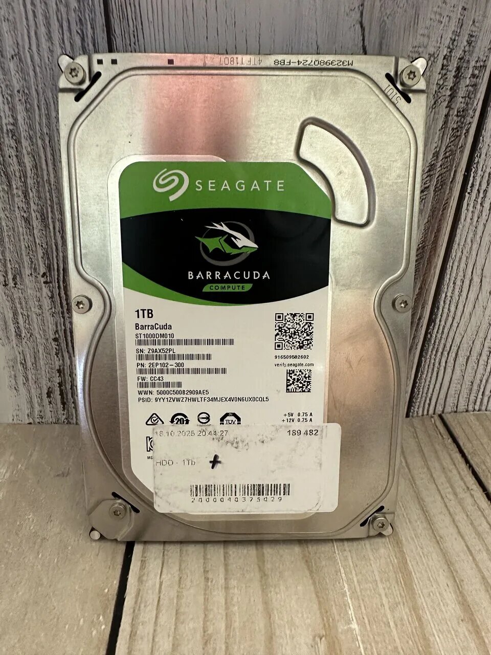 Внутренний жесткий диск Seagate ST1000DM010 серебристый, 1 Тб