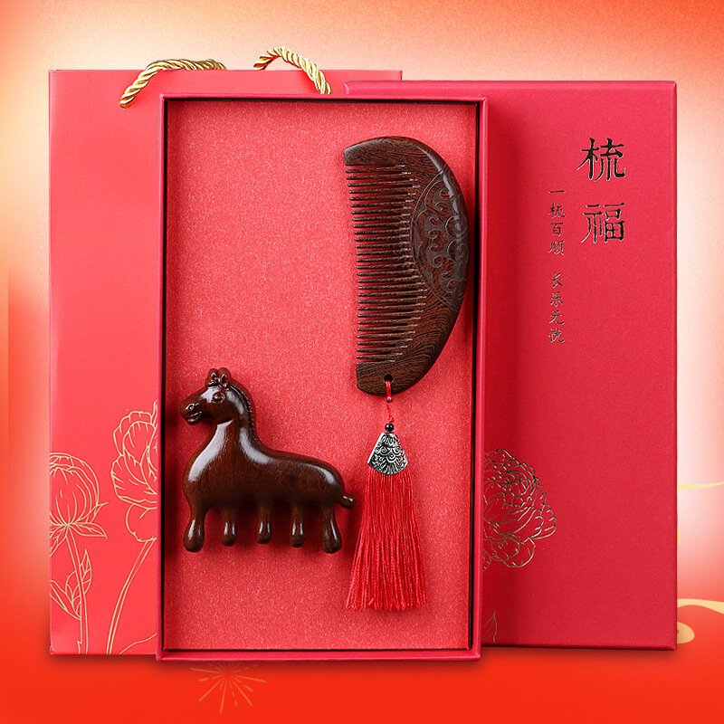 Практичные подарки ко Дню женщины, сувениры ко Дню женщины 8 марта, подарки для сотрудников и клиентов, подарочный набор с индивидуальным дизайном в виде расчески.