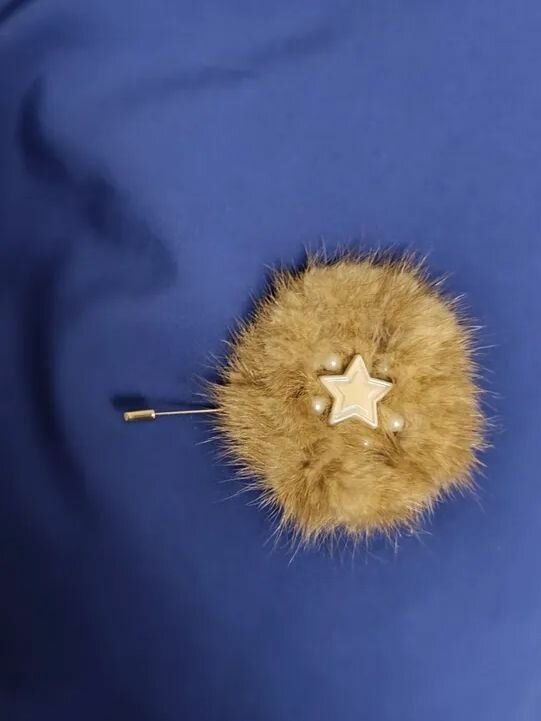 Брошь, искусственный камень