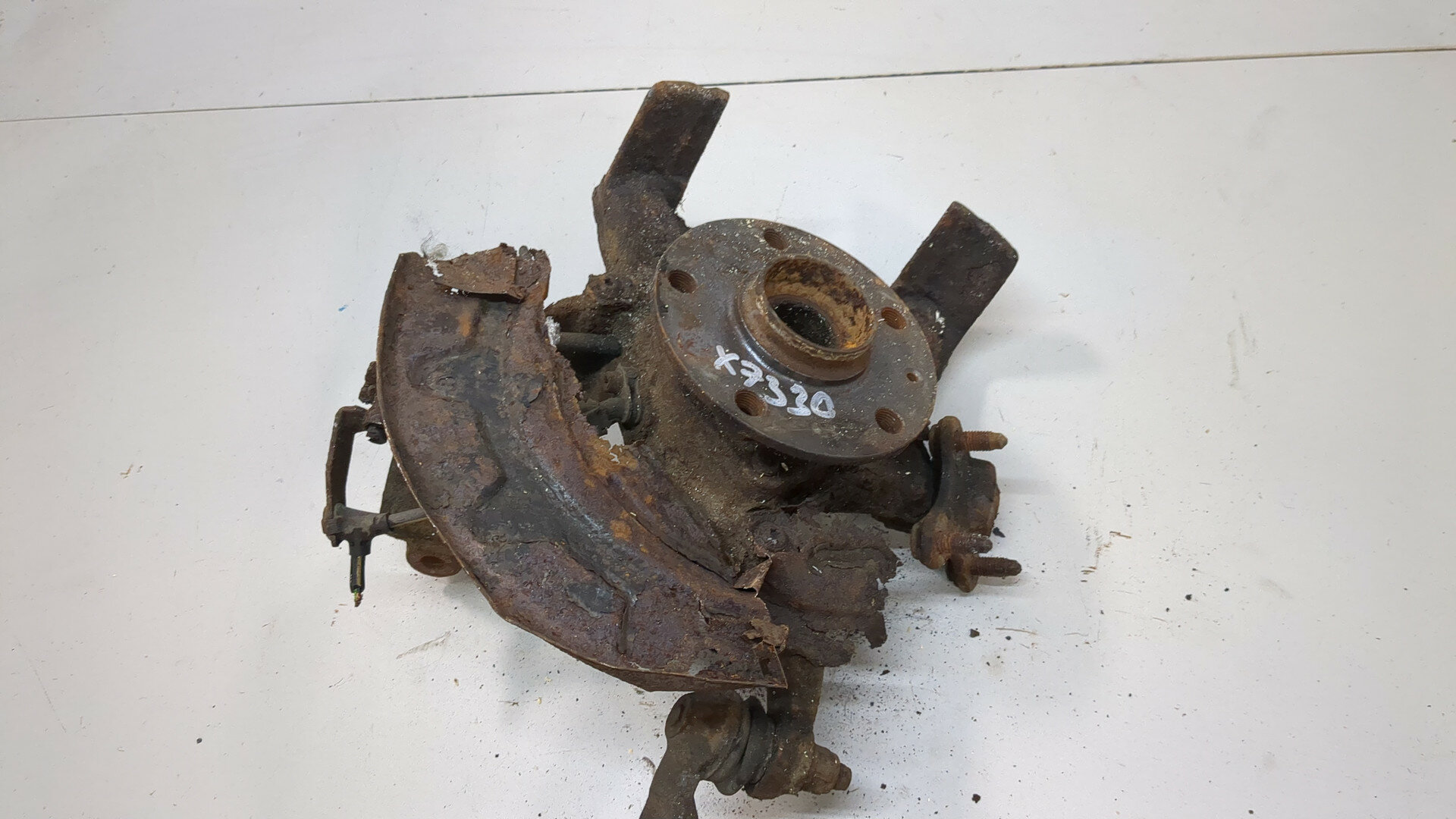 Ступица (кулак, цапфа) правая передняя Skoda Octavia (A7) Б/У