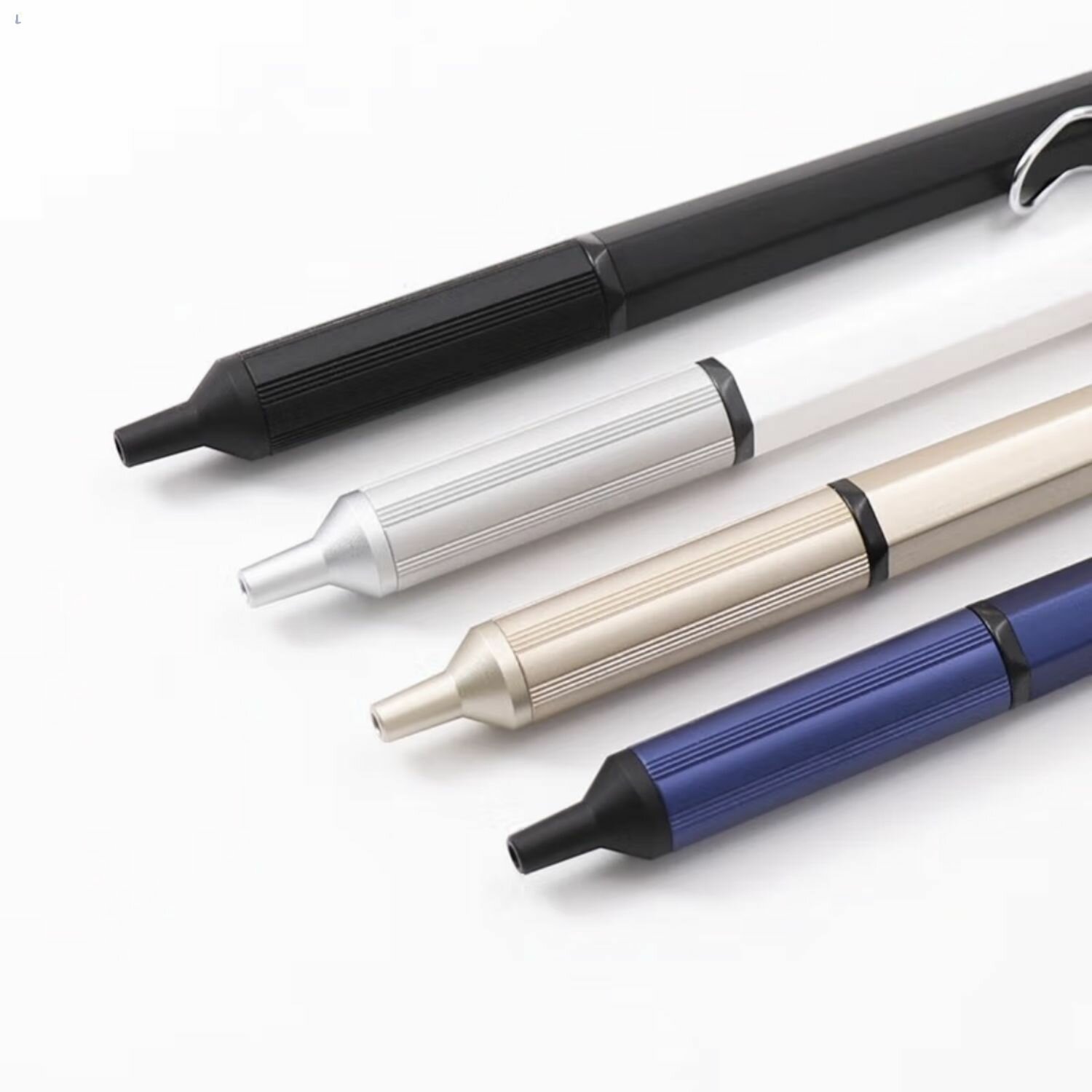 Ручка Uni JETSTREAM EDGE SXN-1003-28, гелевая, черные чернила 0,28 мм