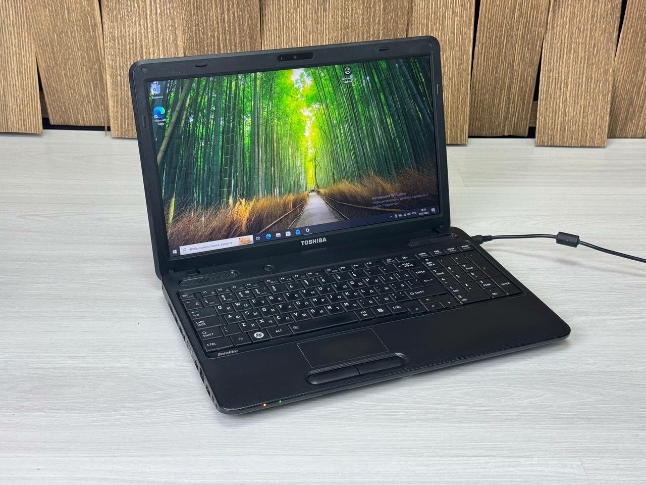 Ноутбук Toshiba Satellite C650 Intel i3-M350/8G/SSD120Gb/DVD-RW/WIFI/Cam/Win10 15,6", батарея 60мин