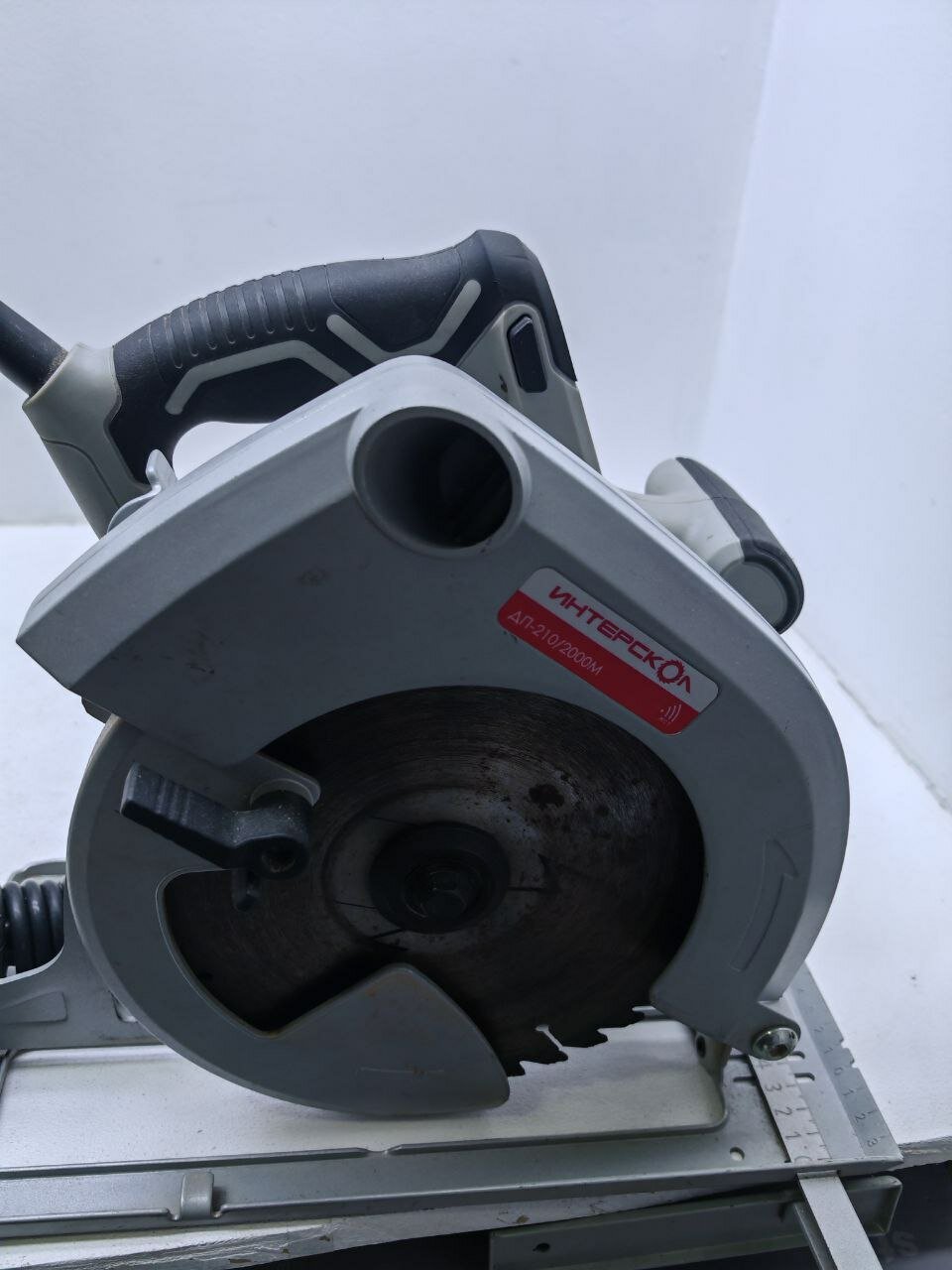 Дисковая пила Интерскол ДП-210/2000М (553.1.0.70), 2000 Вт серый