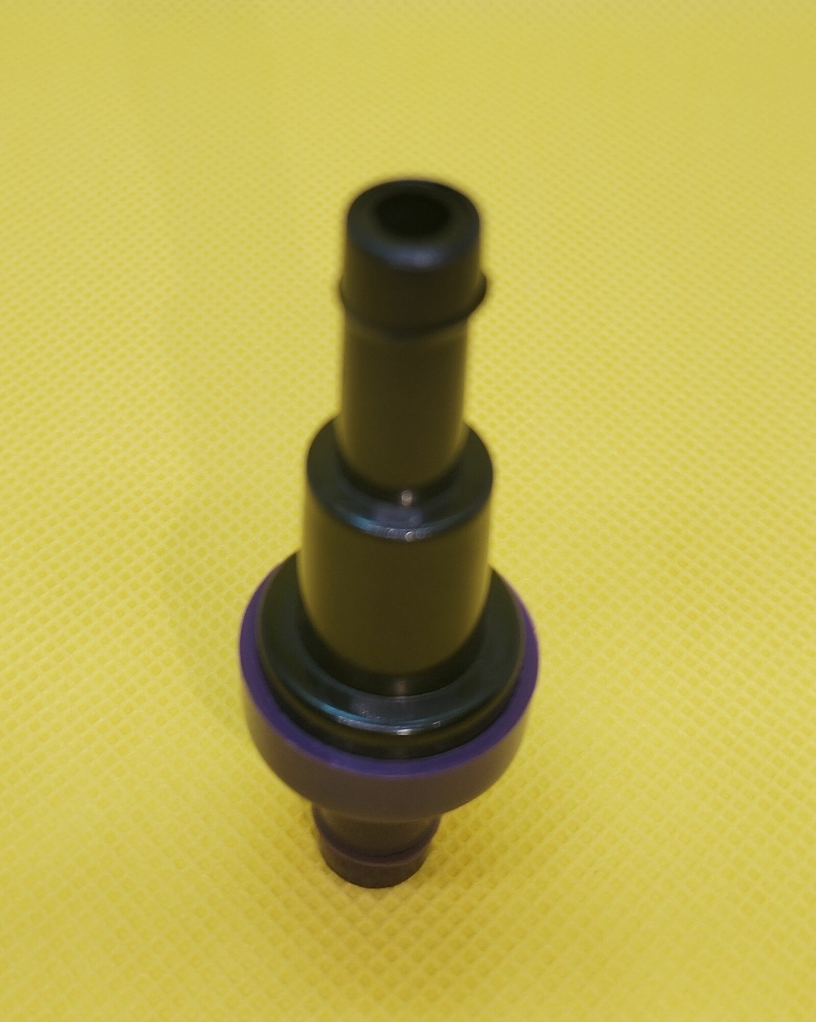 Клапан вентиляции картера двигателя General Motors 94580183