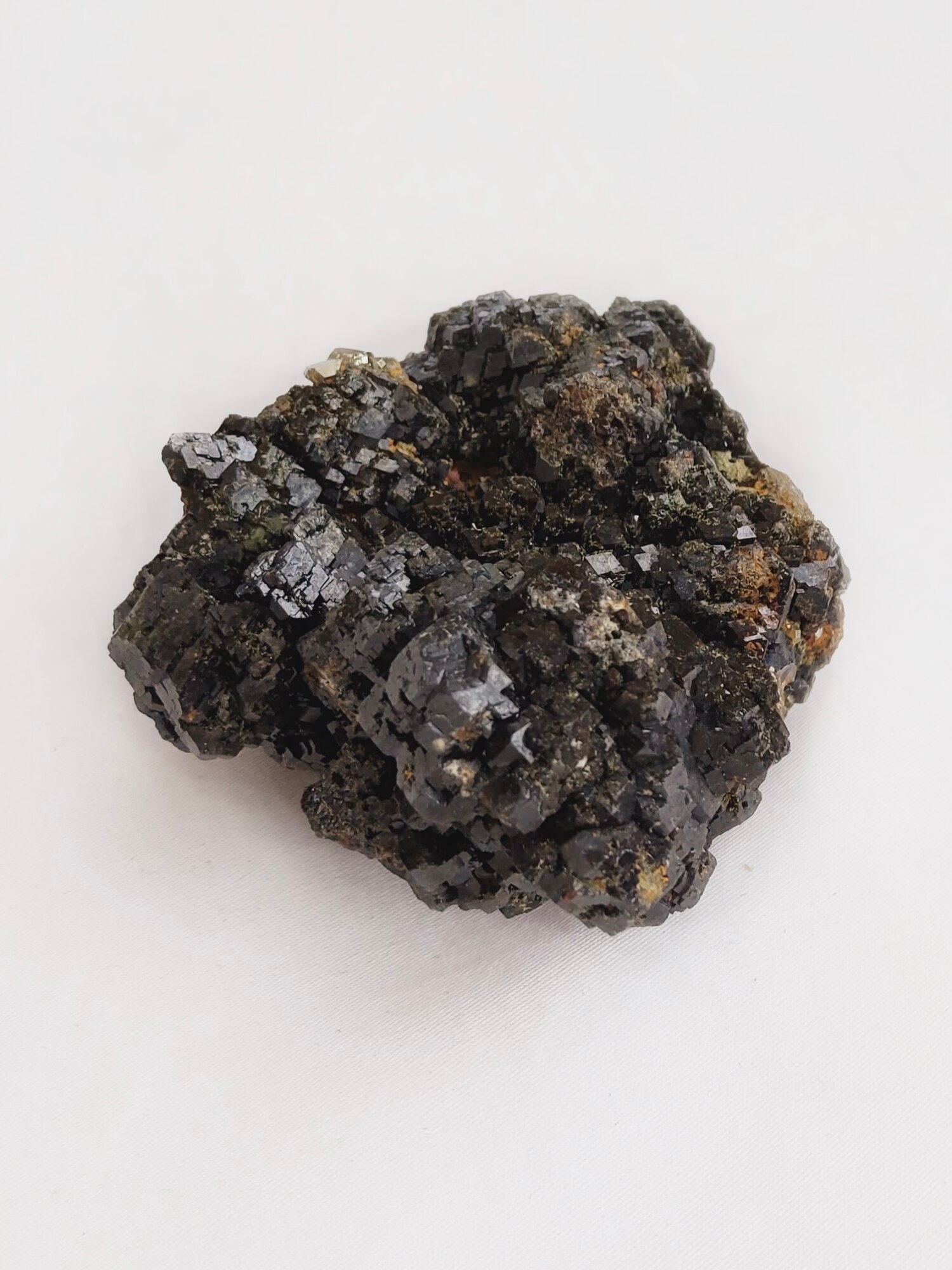 Друза натуральный камень гранат меланит(андрадит) вес 155 гр