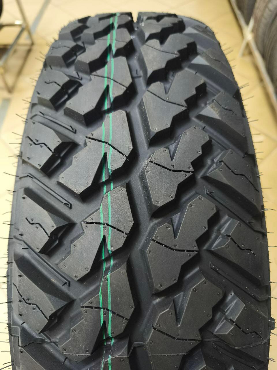 R-16 225/75 Arivo Lion back N39 M/T 115/112N LT